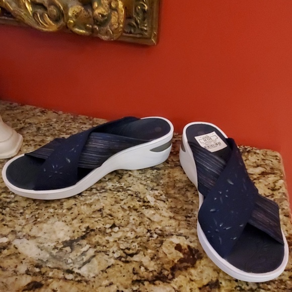 Bzees | Shoes | Ladies Bzees Diamond X Ban Sandals W Cloud Tech | Poshmark